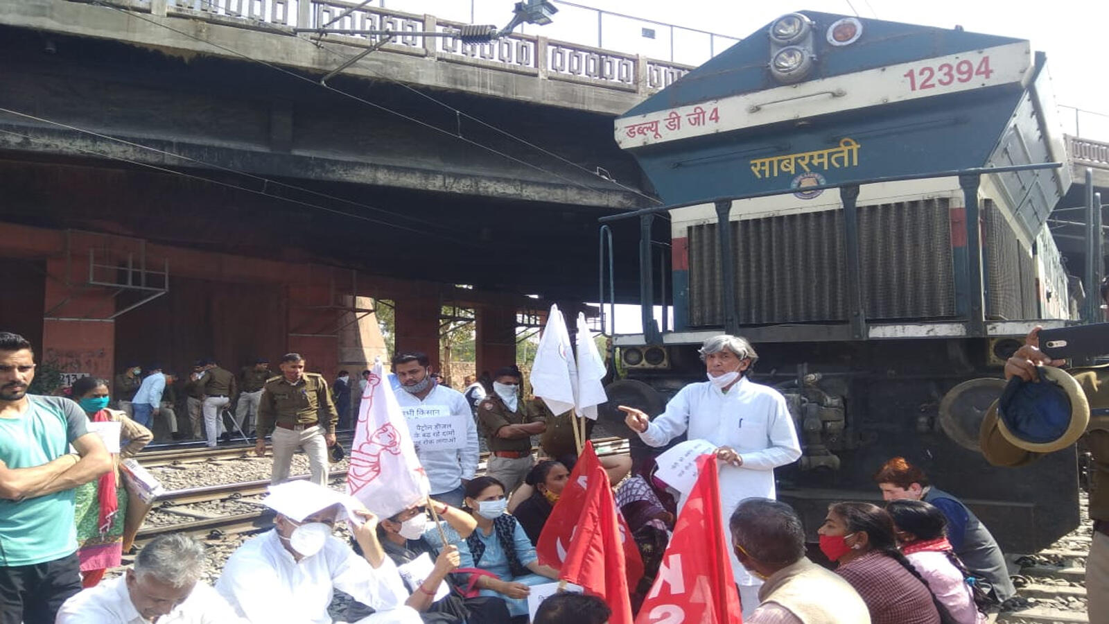 Rail roko: Trains stopped in Jaipur as farmers stage protest on tracks