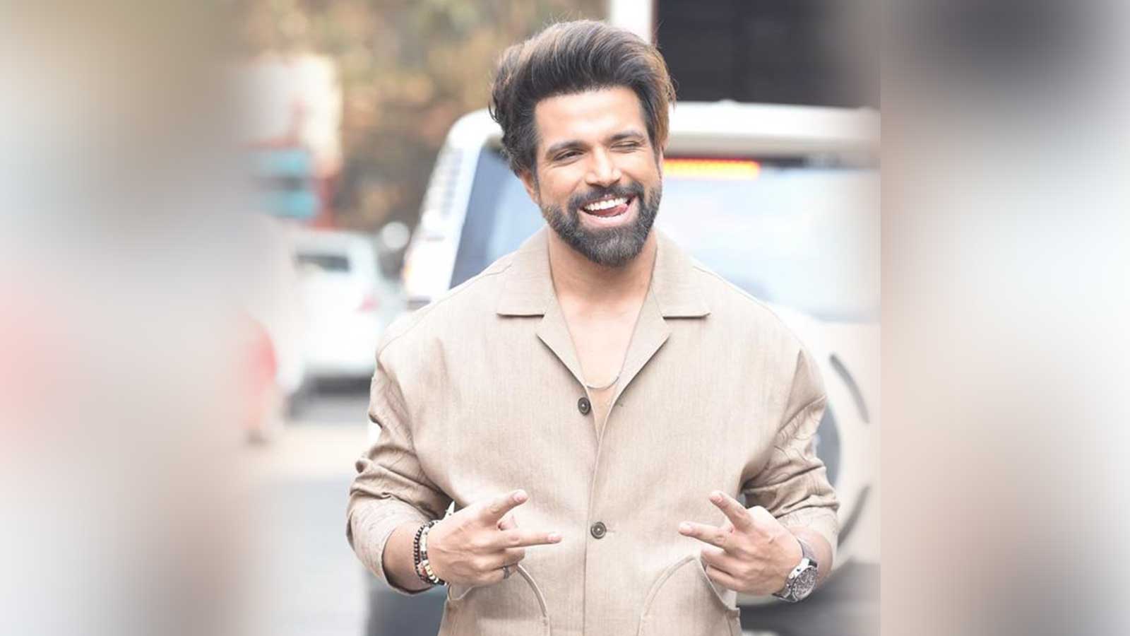 TV actor Rithvik Dhanjani was spotted playing with a stray dog at Filmcity