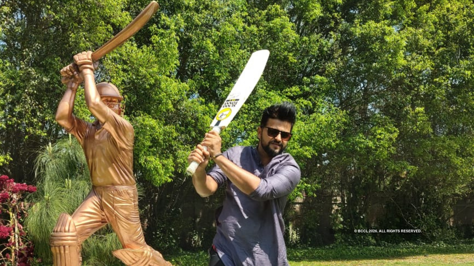 Suresh Raina visits a bat factory in Meerut