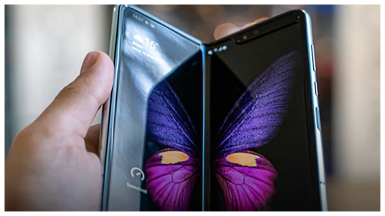 Samsung working on a double-folding smartphone