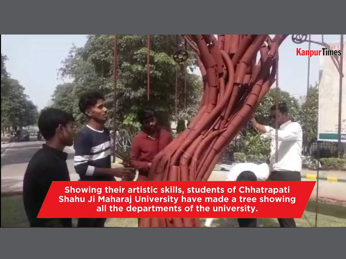 Art students make a tree showing all university departments