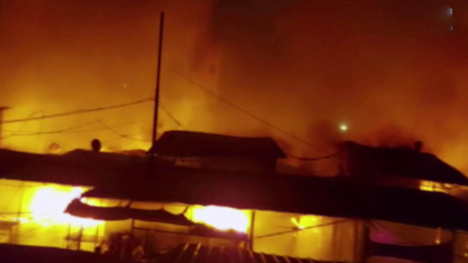 Massive fire engulfs Pune’s fashion street market