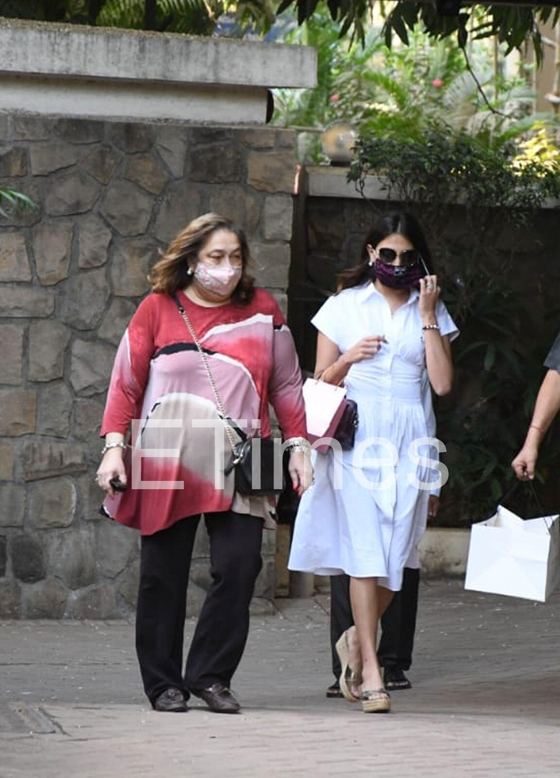 Photos: Kareena Kapoor Khan hosts a family get-together at her new home ...