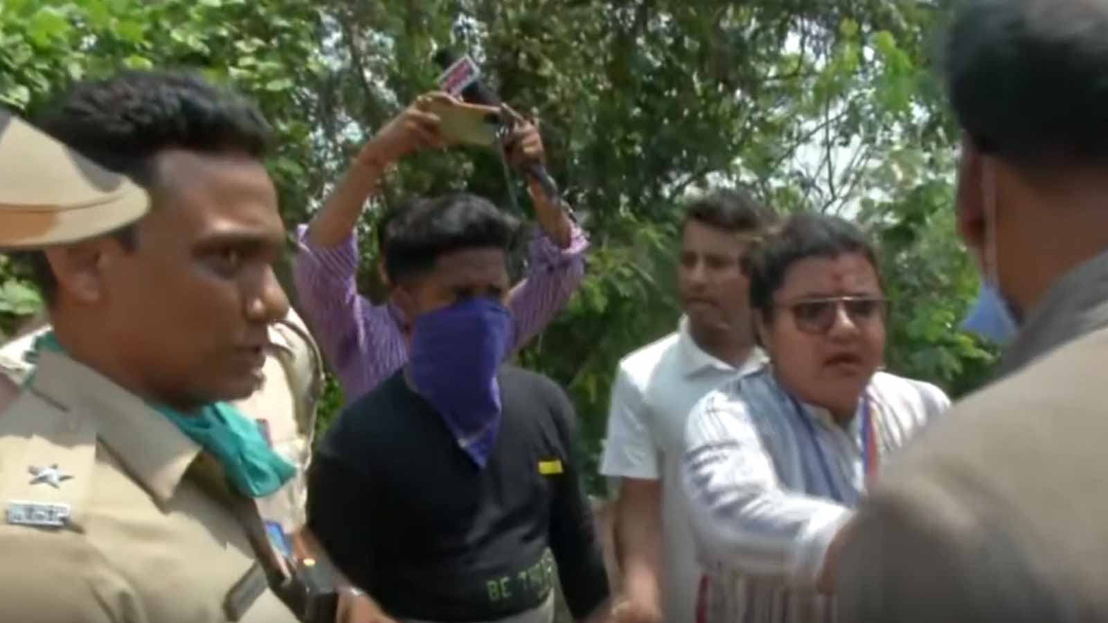 Ruckus erupts between TMC, BJP amid polling in West Bengal