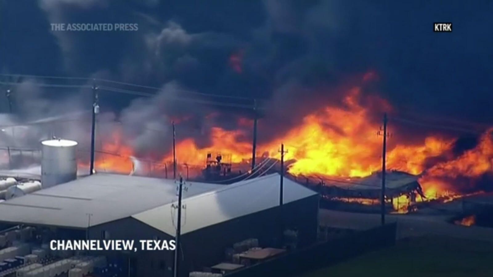 US: Texas chemical fire produces huge pillar of smoke