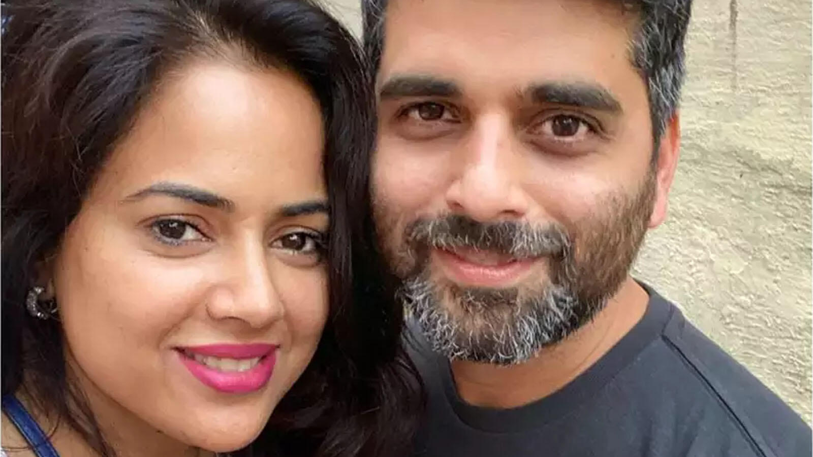 Sameera Reddy, husband Akshai and both kids test positive for COVID-19 ...