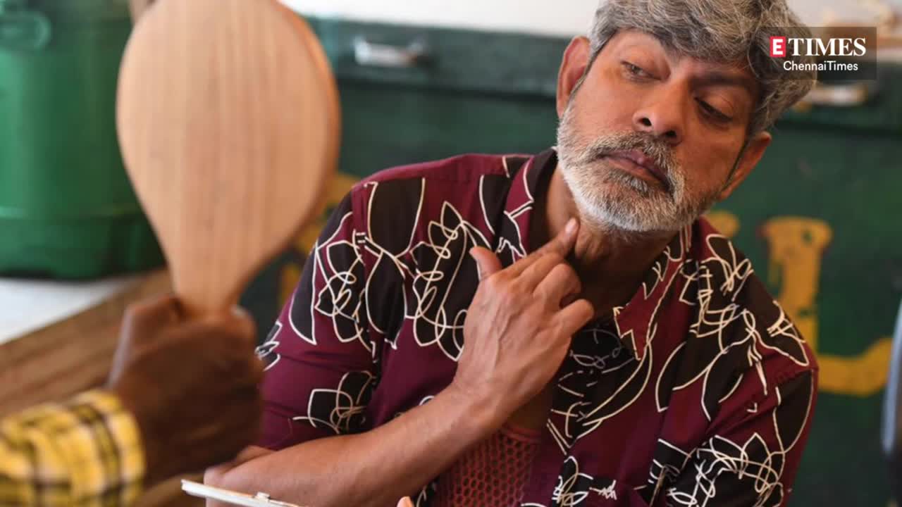 Jagapathi Babu Tries Out An Evil Look For Rajinikanths Annaatthe