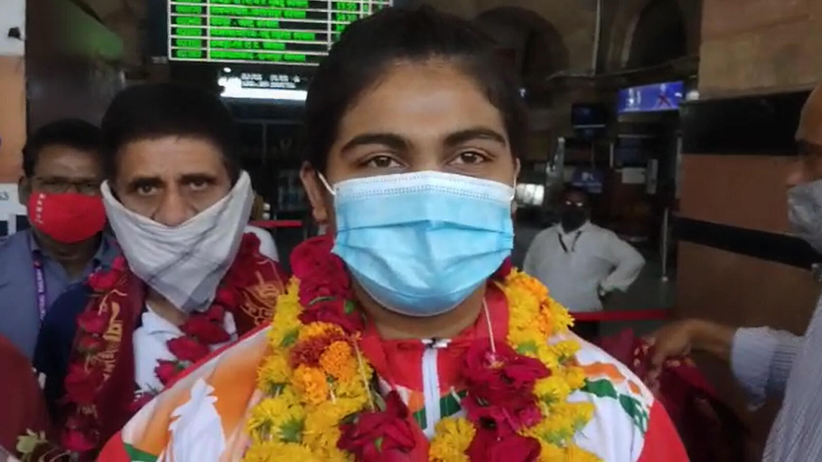 Nagpur: 'Golden girl' boxer Alfiya Pathan arrives home