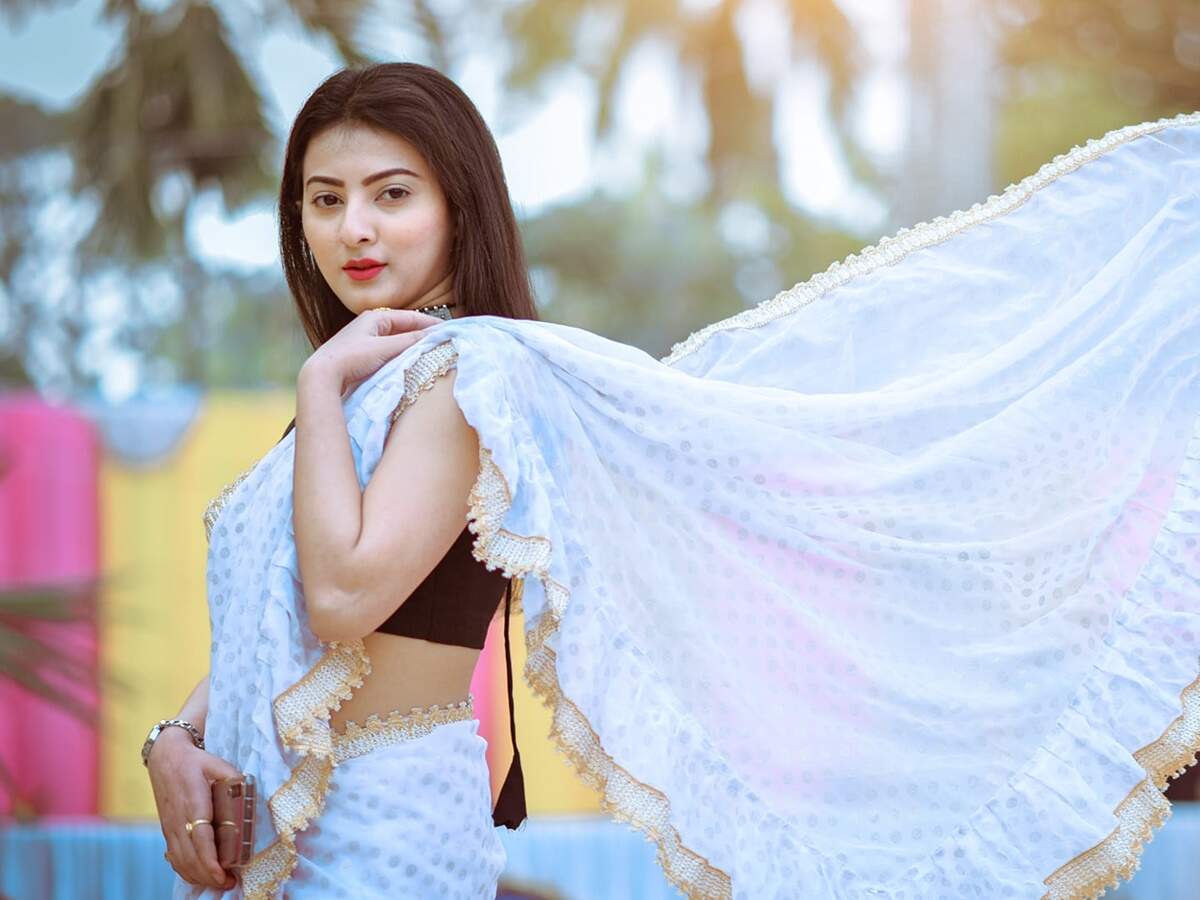 Actress Nabanita Malakar is a diva off-screen; see pics
