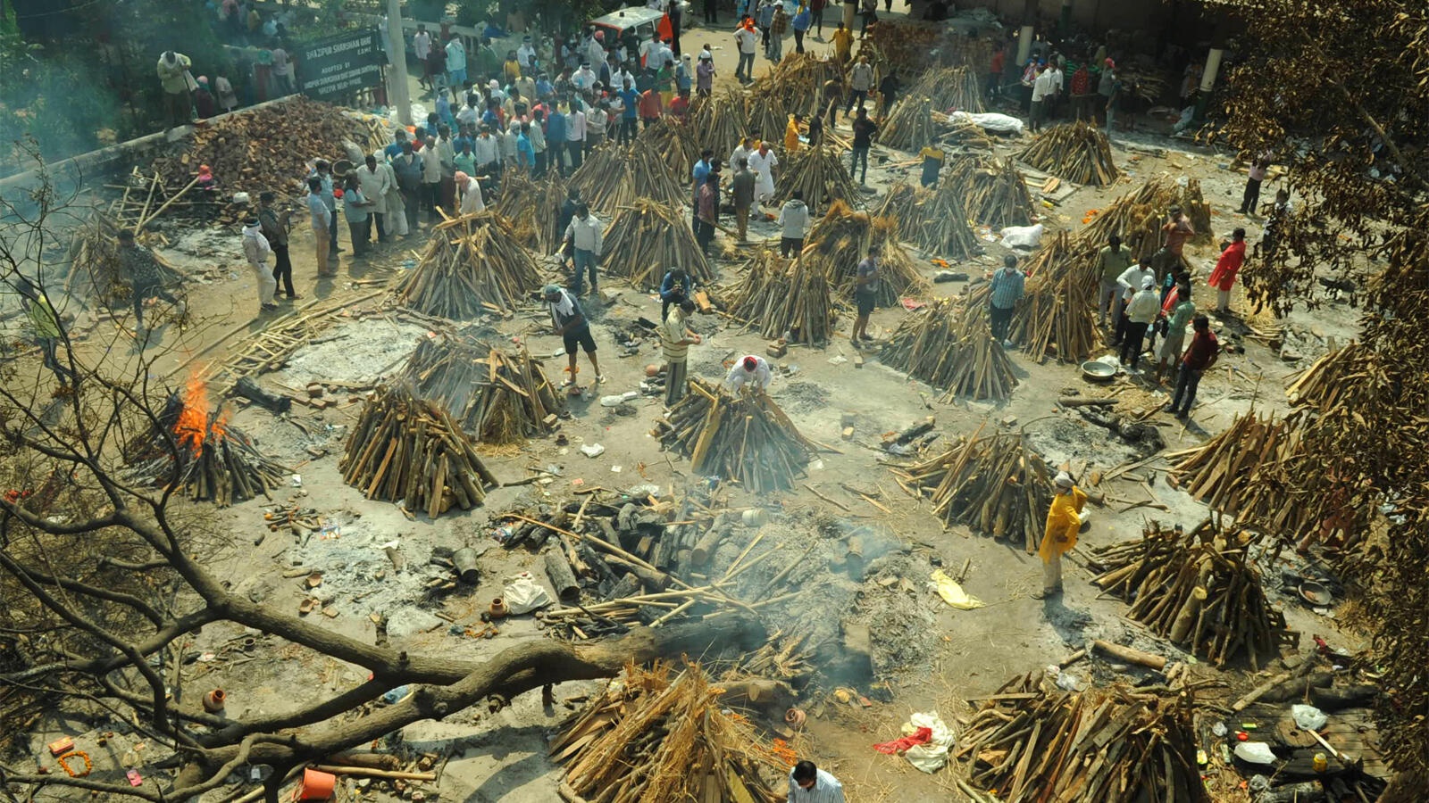 Covid-19: Shocking visuals from Ghazipur crematorium