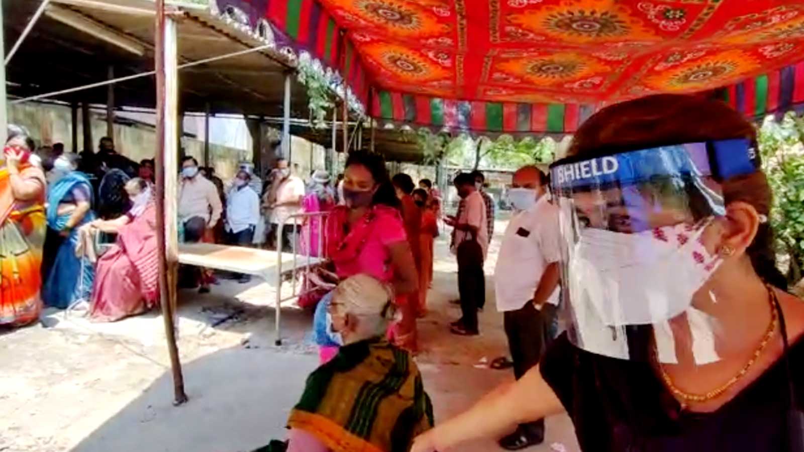 Hyderabad: Locals upset over long waiting time for vaccination at Fever ...