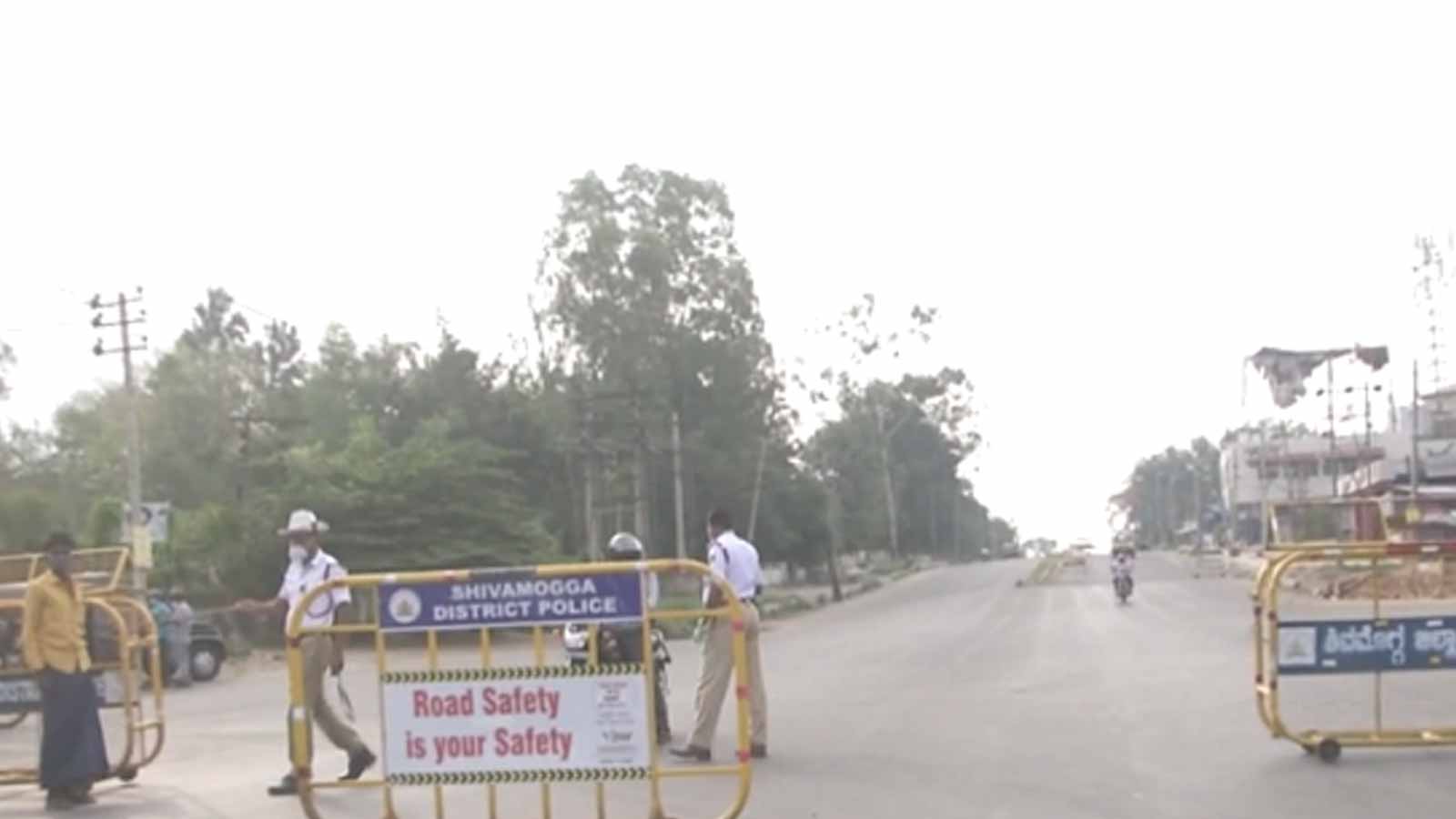 Covid-19: Police baton lathi-charge on lockdown violators in Karnataka ...