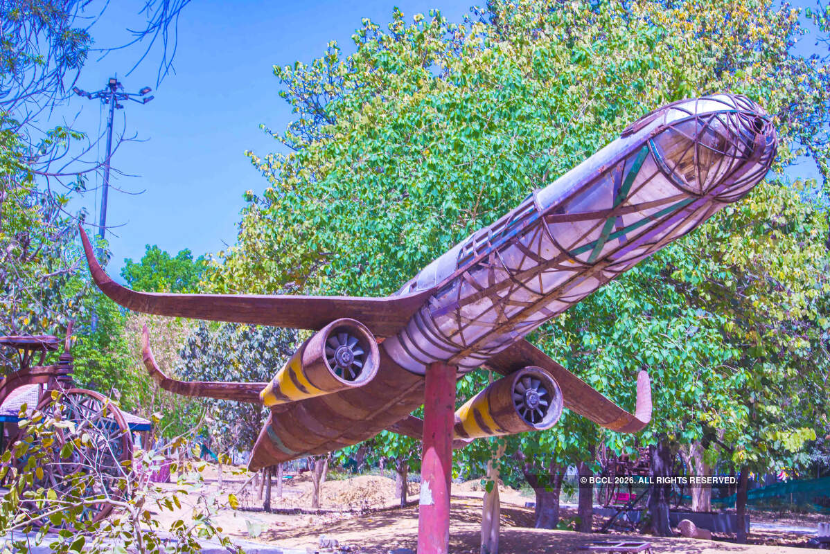 Sculptures made of waste installed at Netaji Subhash Park- The Etimes ...