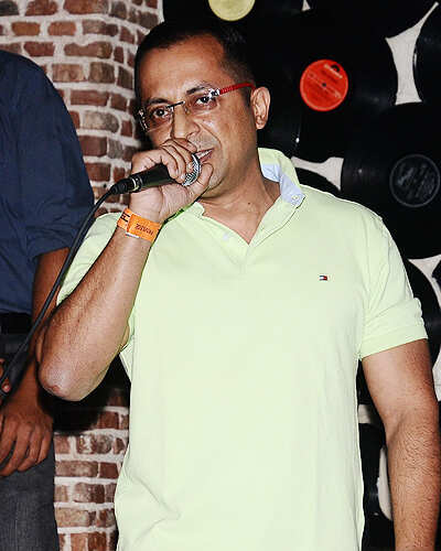 Participants Punit Tayal and Aditya Jassi during Delhi Open Karoke ...