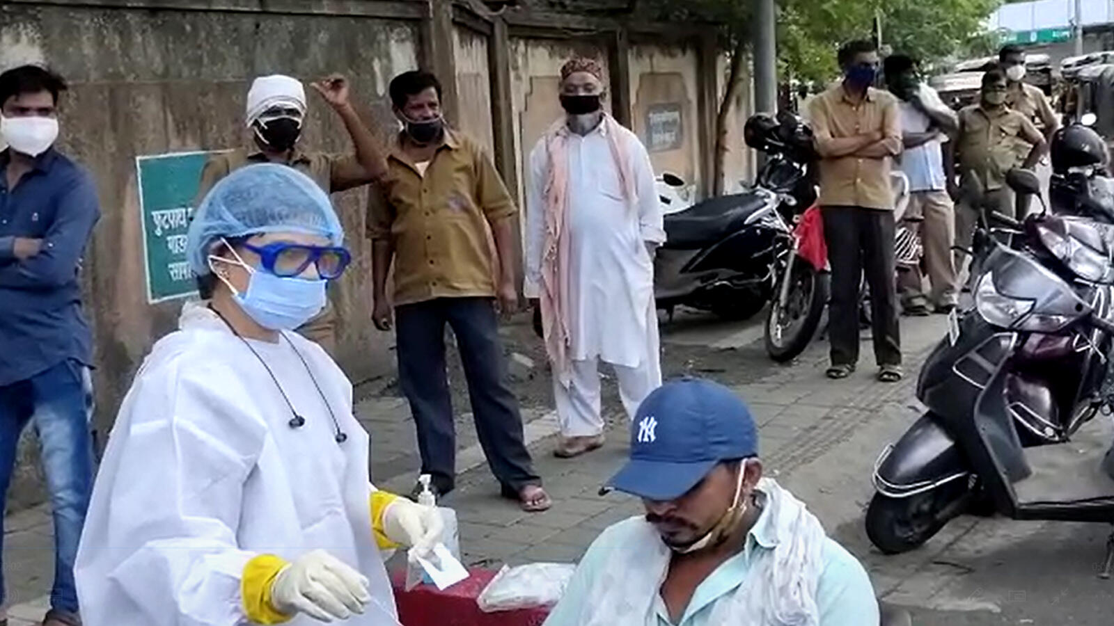 Covid-19: NMC conducts special RT-PCR tests for auto-rickshaw drivers