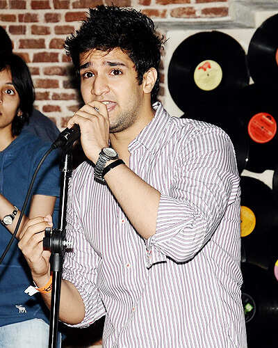 Participants Punit Tayal and Aditya Jassi during Delhi Open Karoke ...