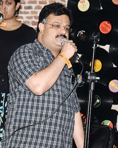 Participants Punit Tayal and Aditya Jassi during Delhi Open Karoke ...