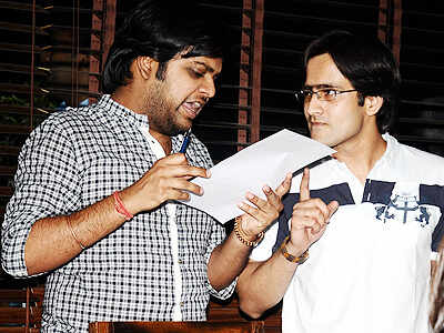 Participants Punit Tayal and Aditya Jassi during Delhi Open Karoke ...