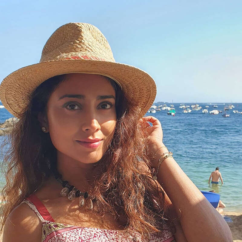 Romantic vacation pictures of South diva Shriya Saran with hubby go ...