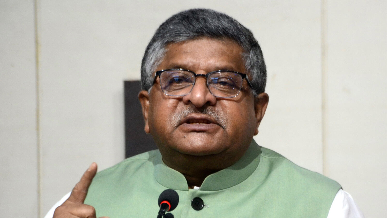 Twitter: Centre gives final notice to Twitter for compliance with new ...