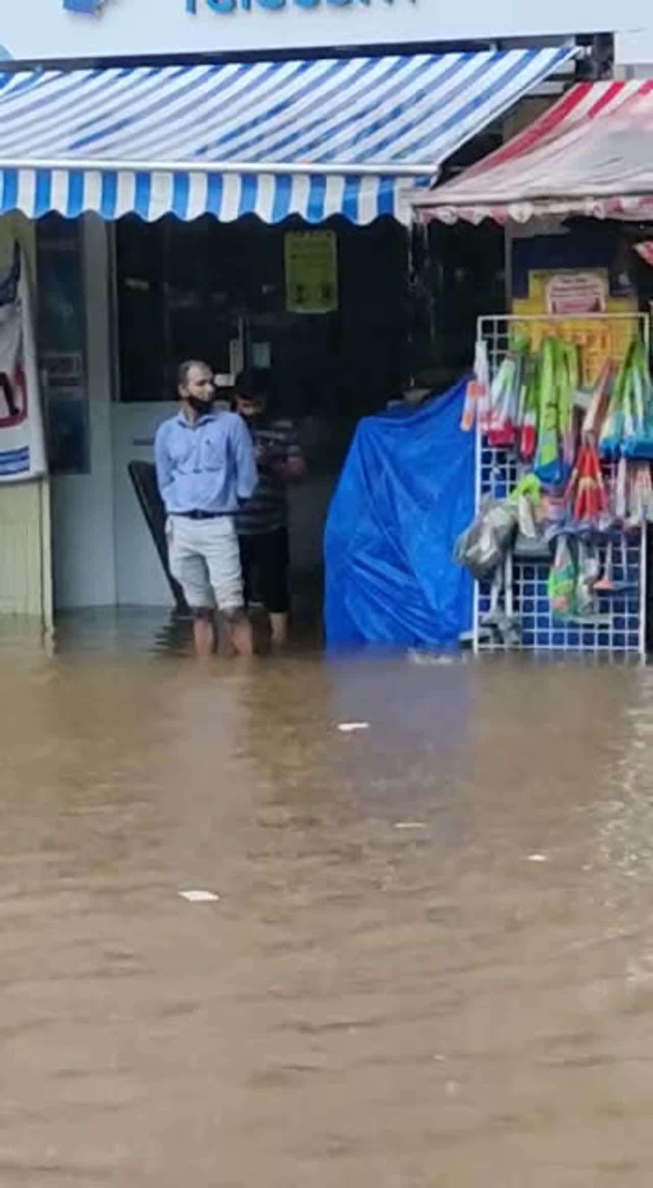 Watch | Thane: Water logging at Arcadia shopping center in Hiranandani Estate