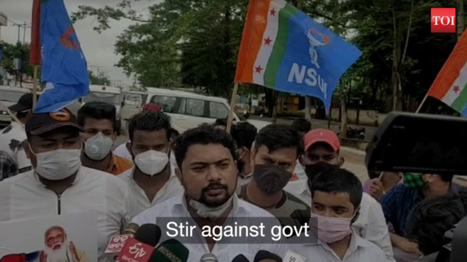 NSUI activists stage protest against govt over photo controversy in ...
