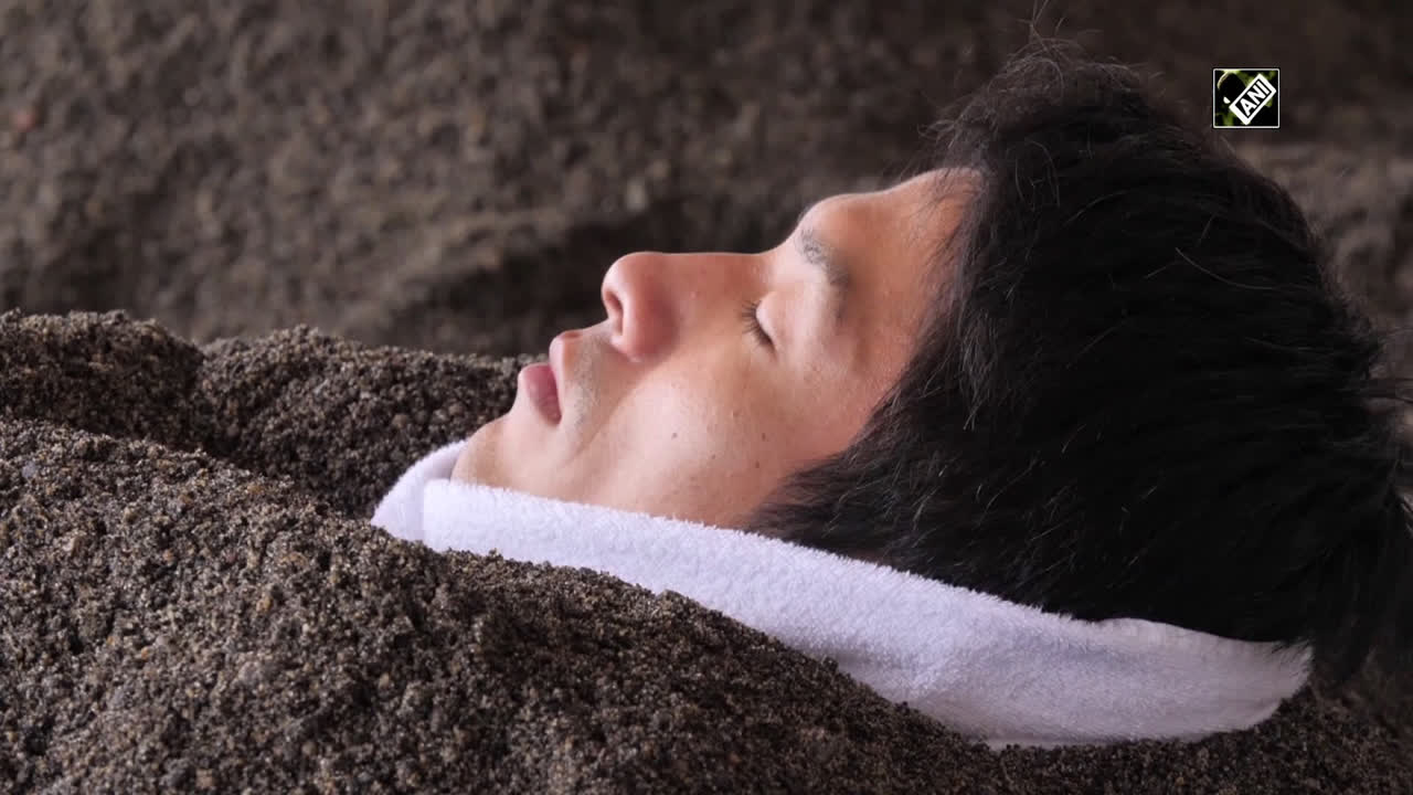 Enjoy hot sand bath in Japan’s Ibusuki city