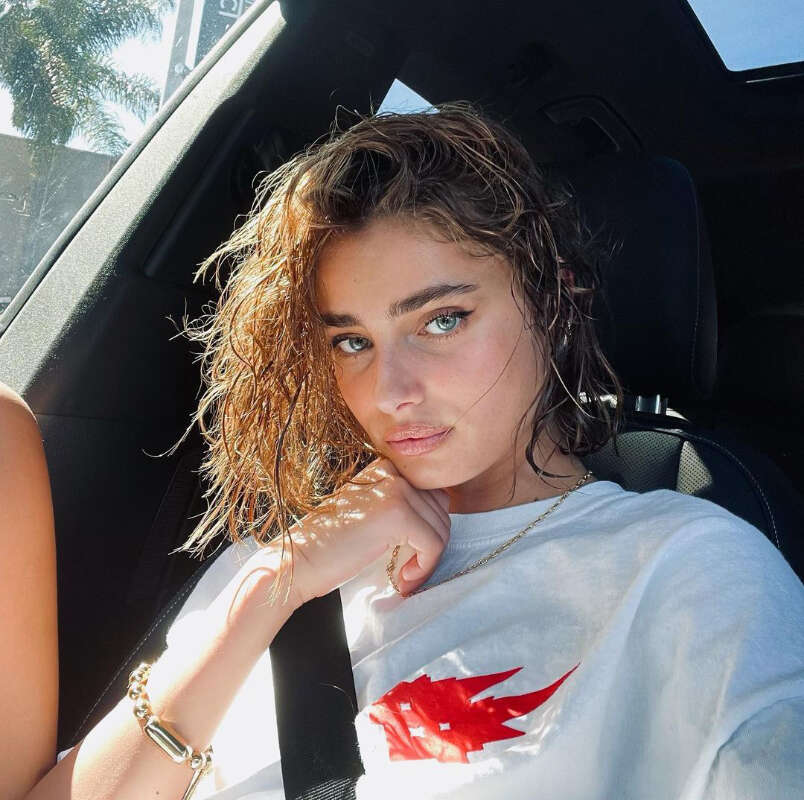 Dreamy engagement pictures of Taylor Hill and Daniel Fryer will melt ...
