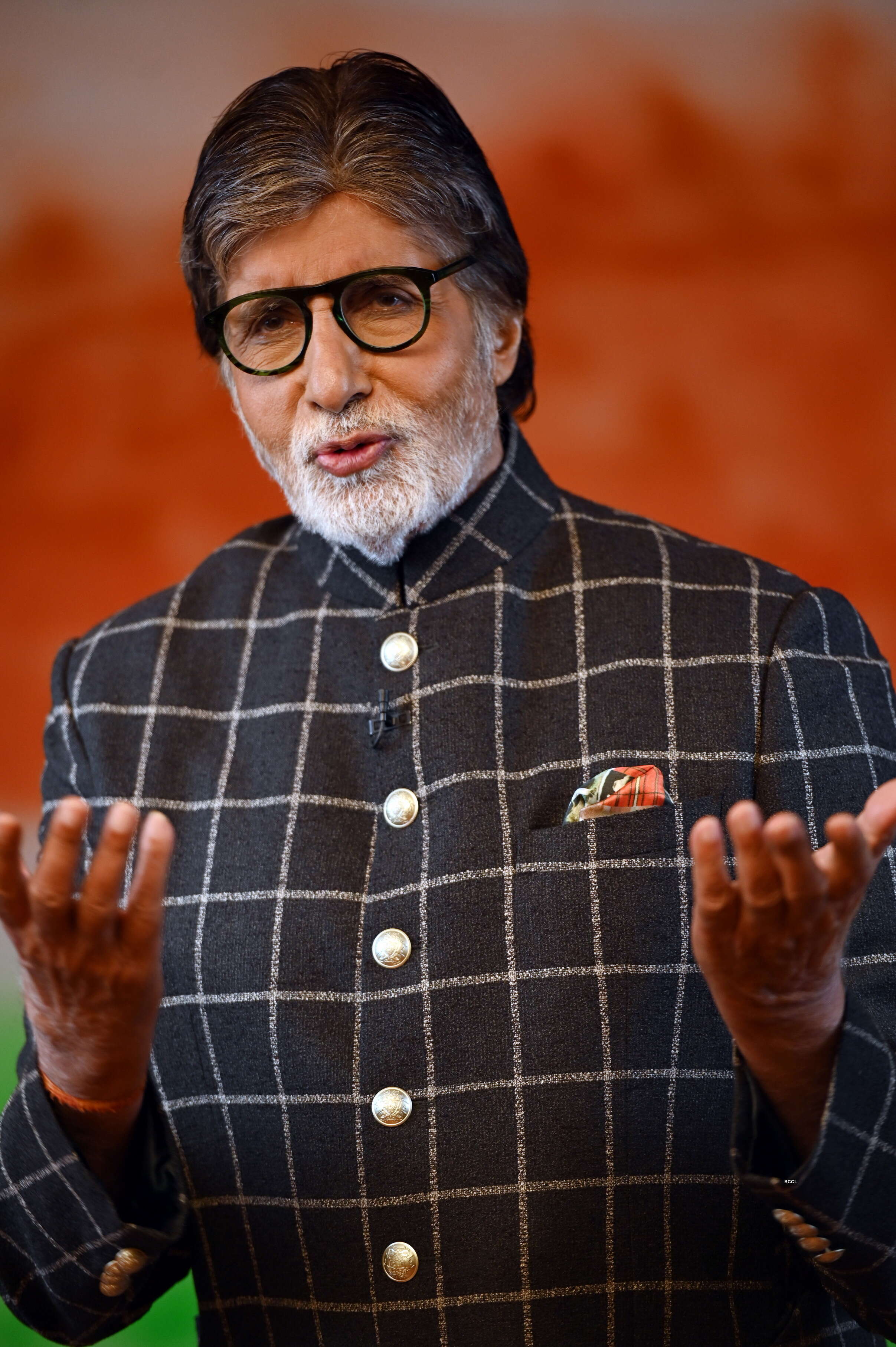 Amitabh Bachchan pens a poem urging people to take…