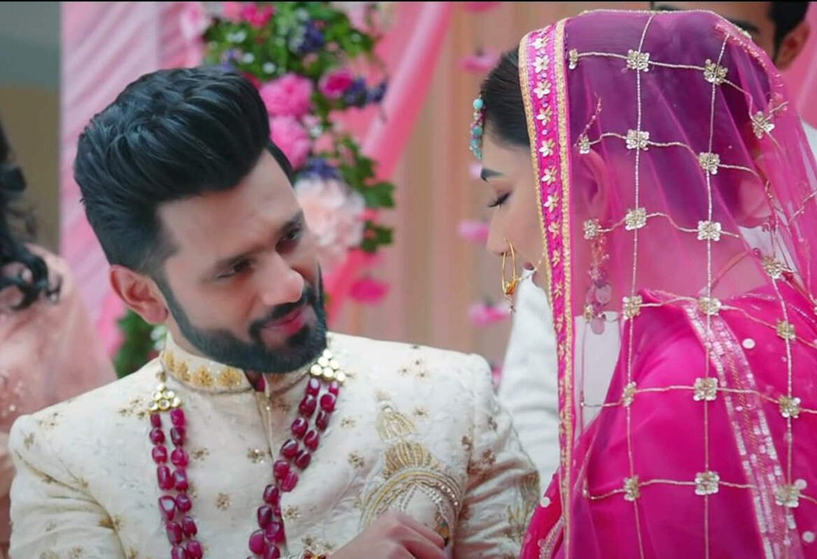 Rahul Vaidya-Disha Parmar wedding: New pictures from Mehendi ceremony ...