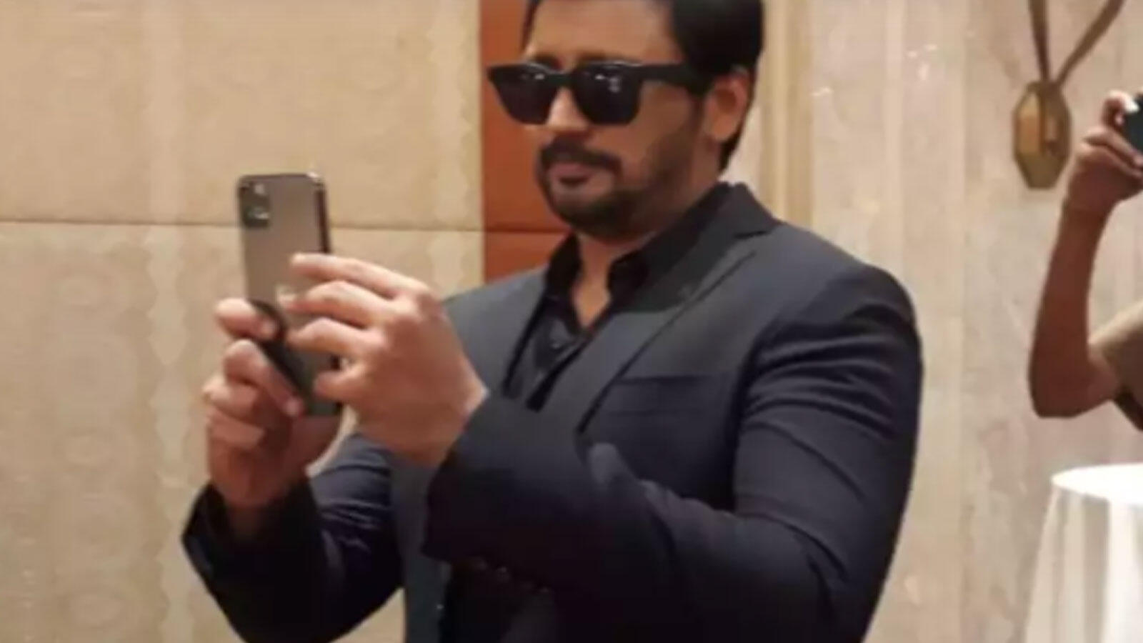 Prashanth and Simran resume 'Andhagan' shoot in Chennai