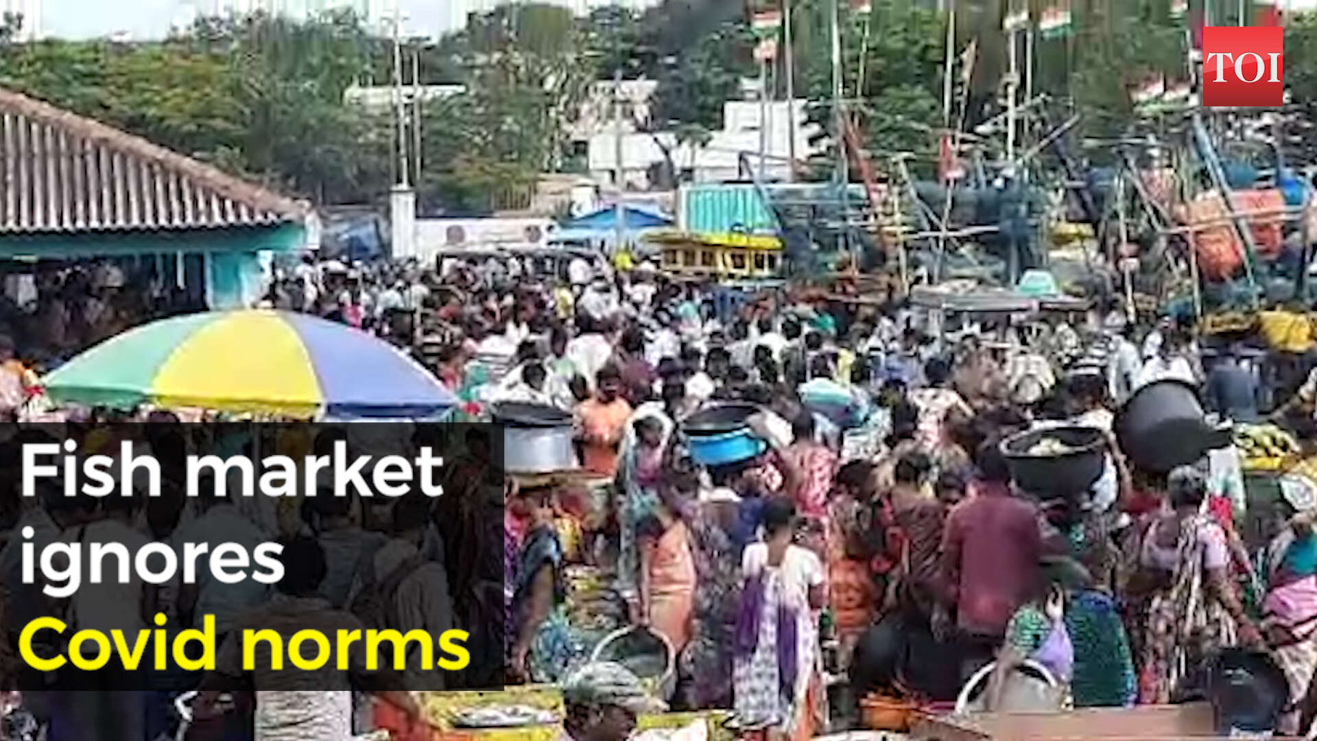 Visakhapatnam: Overcrowded fish market flouts Covid norms