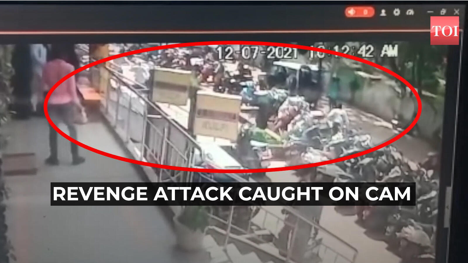 Viral Video: CCTV footage: Goon shot in Chanda mall in Maharashtra