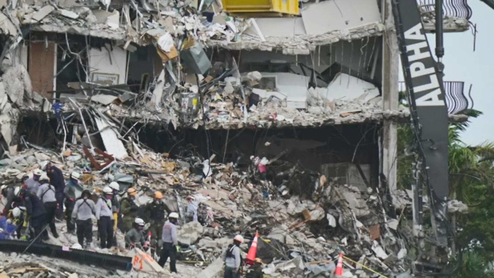 911 recordings show panic when Florida condo fell