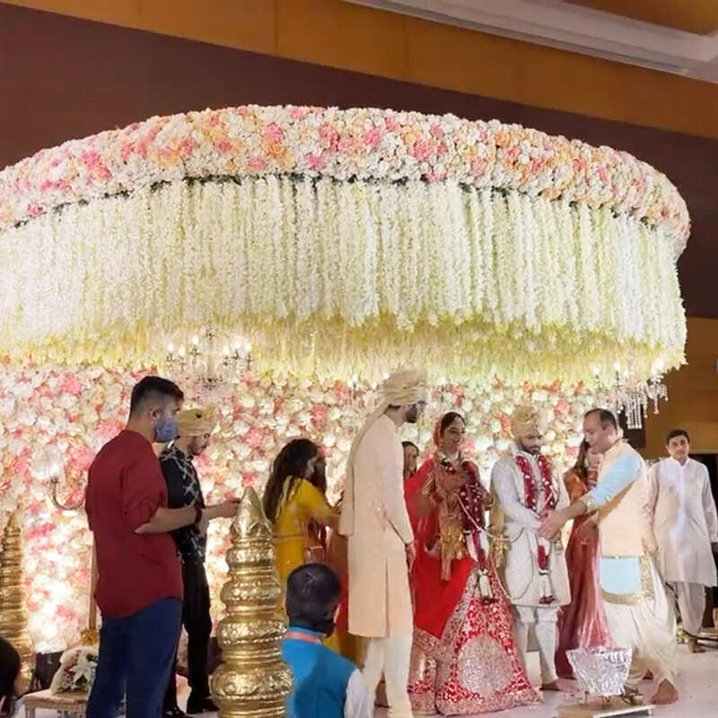 Unseen pictures from Rahul Vaidya and Disha Parmar's wedding you just ...