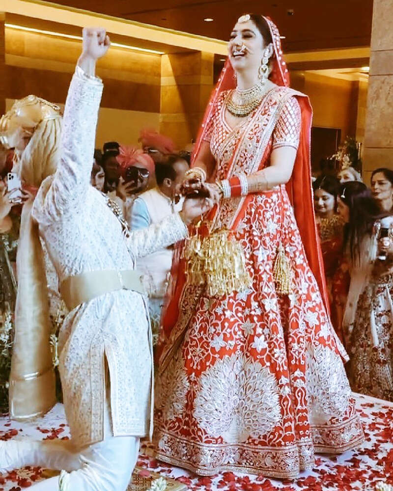 Unseen pictures from Rahul Vaidya and Disha Parmar's wedding you just ...