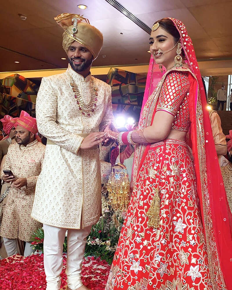 Unseen pictures from Rahul Vaidya and Disha Parmar's wedding you just ...