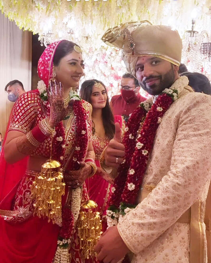 Unseen pictures from Rahul Vaidya and Disha Parmar's wedding you just ...
