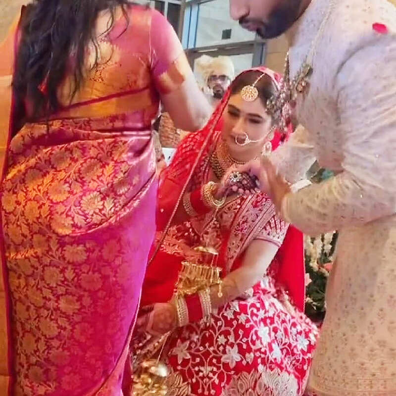 Unseen pictures from Rahul Vaidya and Disha Parmar's wedding you just ...