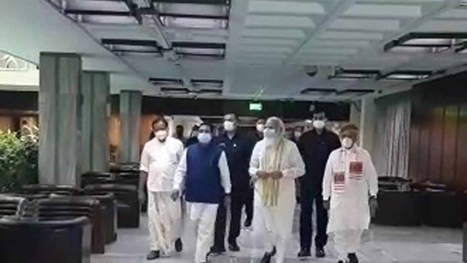 Govt ready for healthy discussion on various issues: PM at all party meet