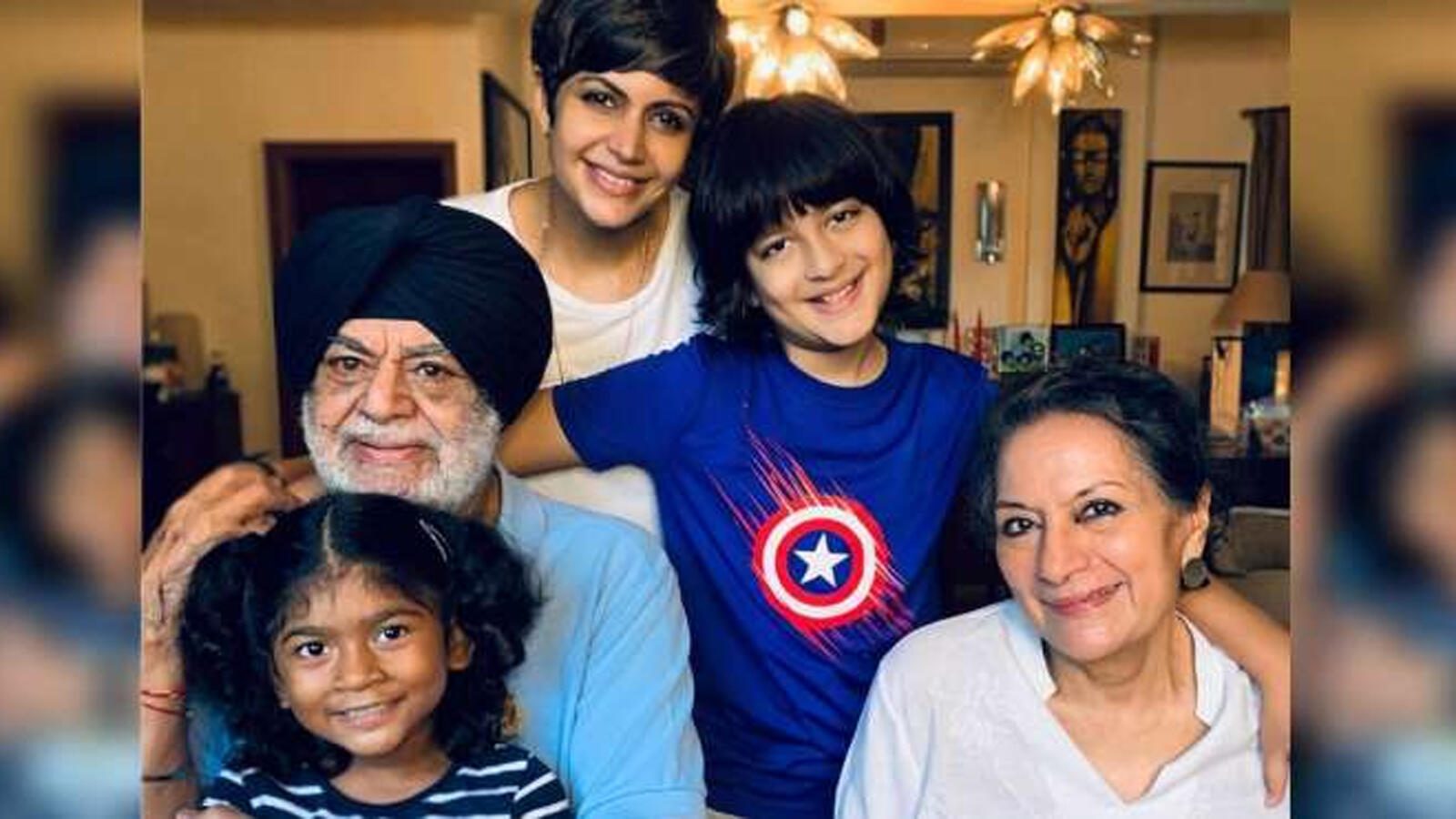 Mandira Bedi shares pic with her parents and children post husband Raj ...
