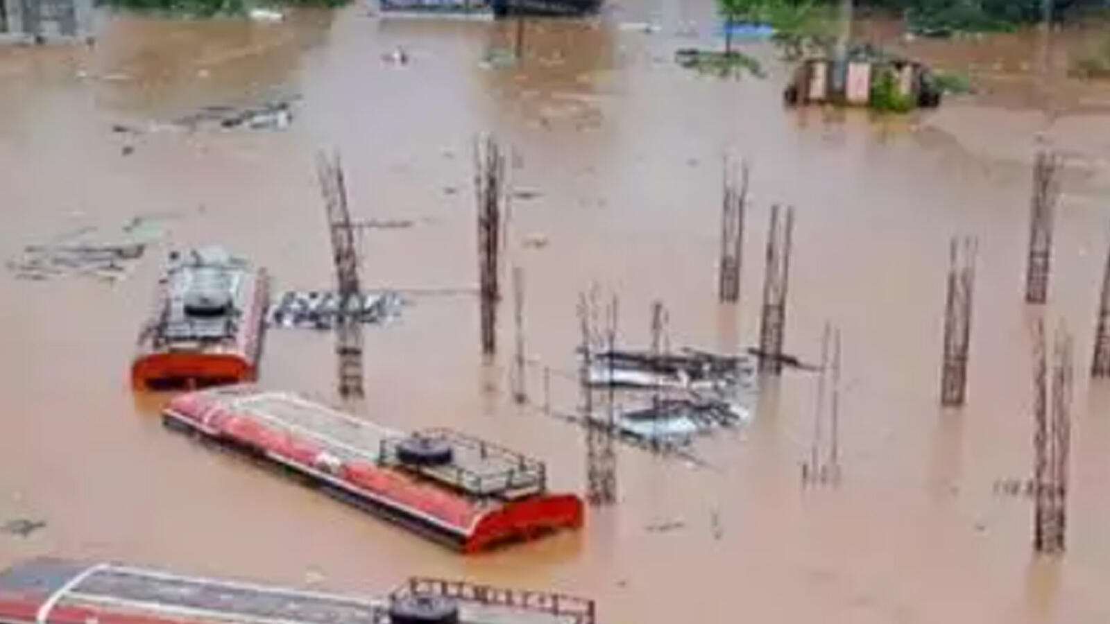 Incessant rains flood Chiplun, multiple agencies deployed for rescue operation