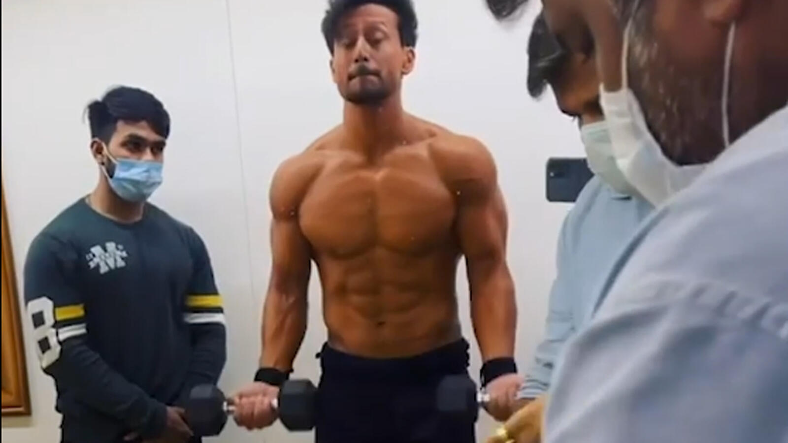 Tiger Shroff's workout routine leaves daddy Jackie Shroff, Disha Patani ...