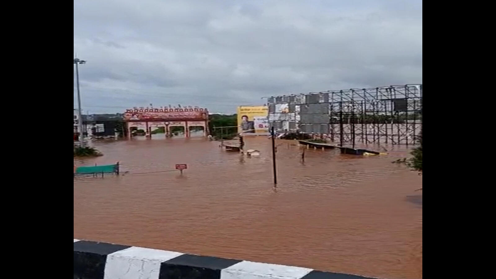 Kolhapur: Flood situation still grim, life crippled