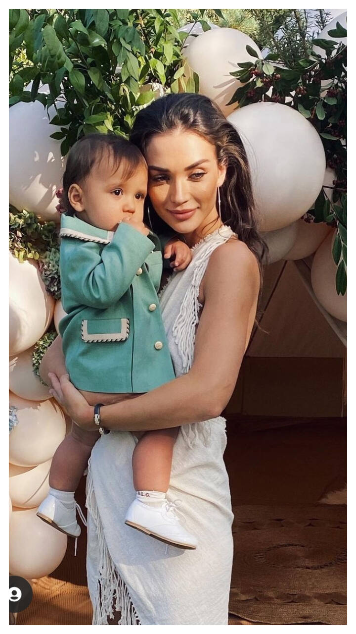 Amy Jackson Mother And Father Clipart