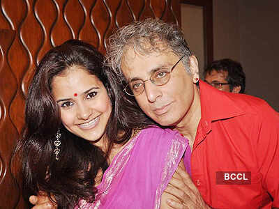 Guests during a 'Tribute' party for Meena Kumari hosted by Shandar ...