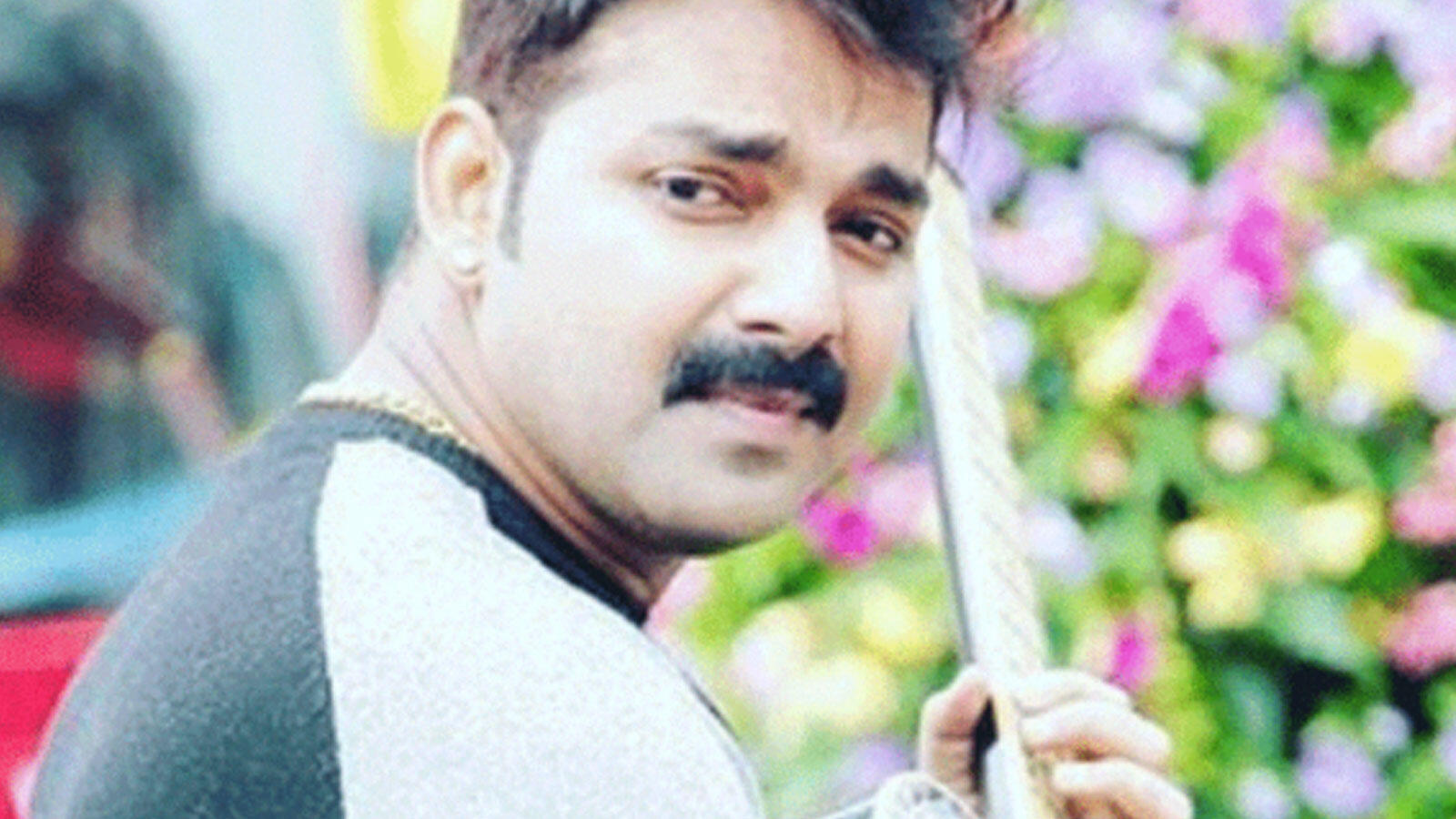 Pawan Singh celebrates success of his two Bhojpuri songs, Kajal ...