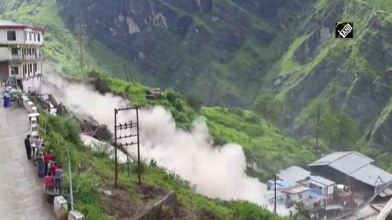 Watch: Hotel building collapses in Uttarakhand’s Joshimath, falls into ...