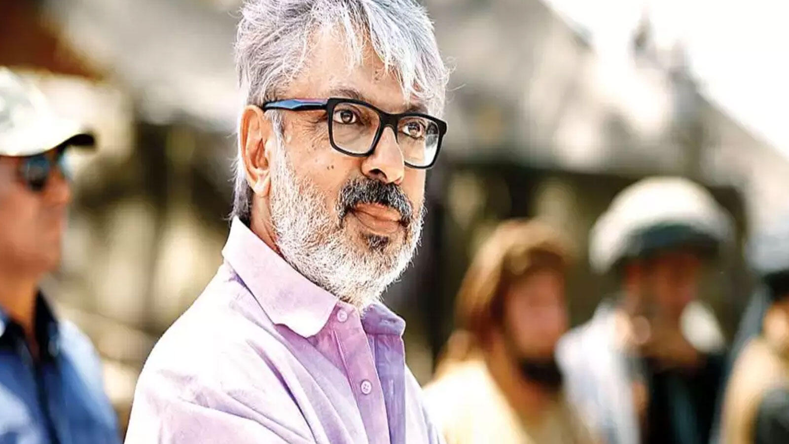 From Deepika Padukone to Alia Bhatt, B-Town stars celebrate 25 glorious ...