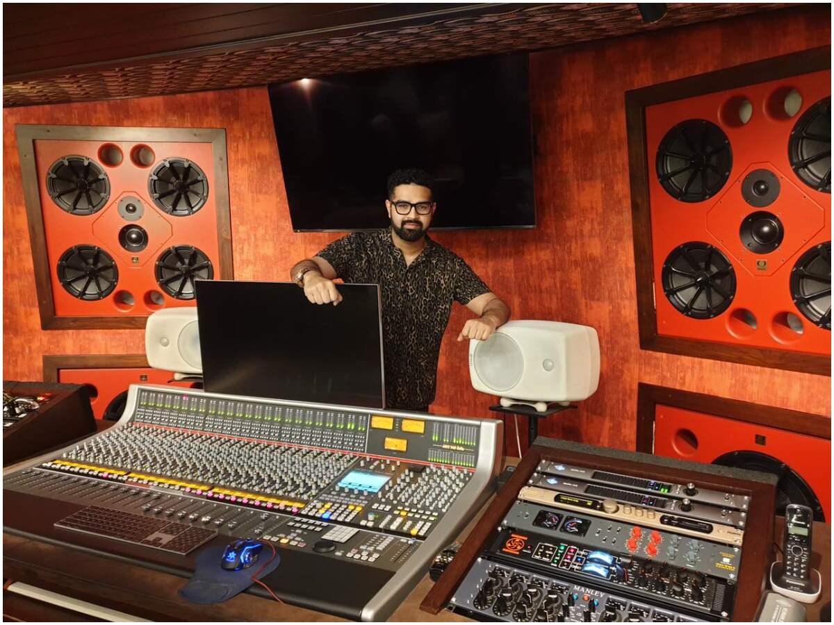 Musicians talk about the inspiring decor in their home studios | Hindi ...